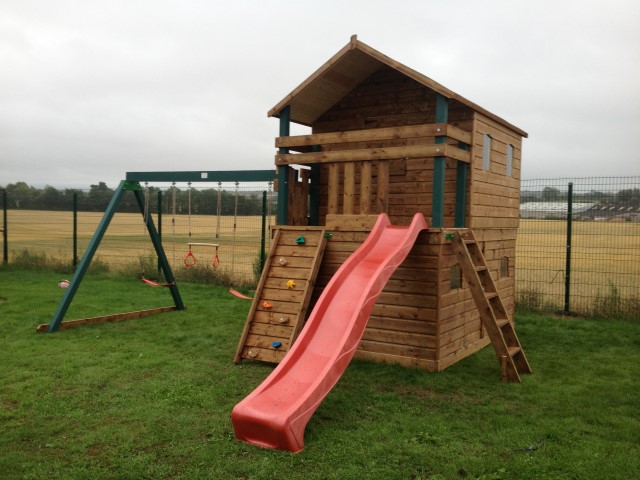 Deluxe Tree house childrens playhouse access ladder premium timber ...